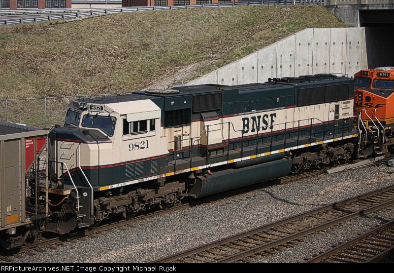 BNSF 9821